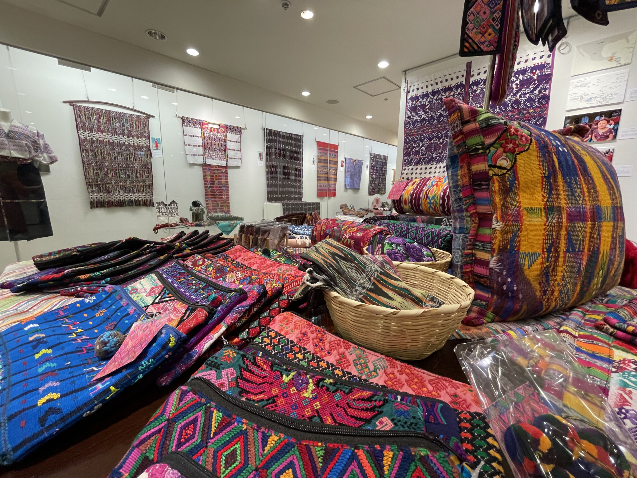 アルテオリ コレクション展『グアテマラ マヤ先住民のおうち服』企画コーディネート（東京池袋） | kibi-ru ACTION